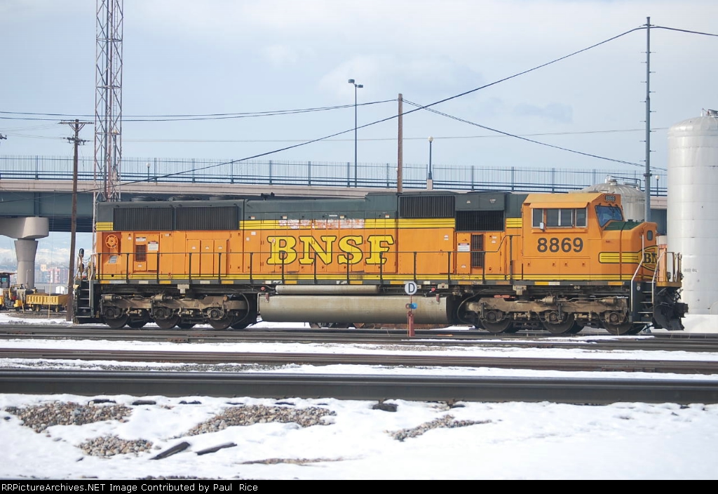 BNSF 8869